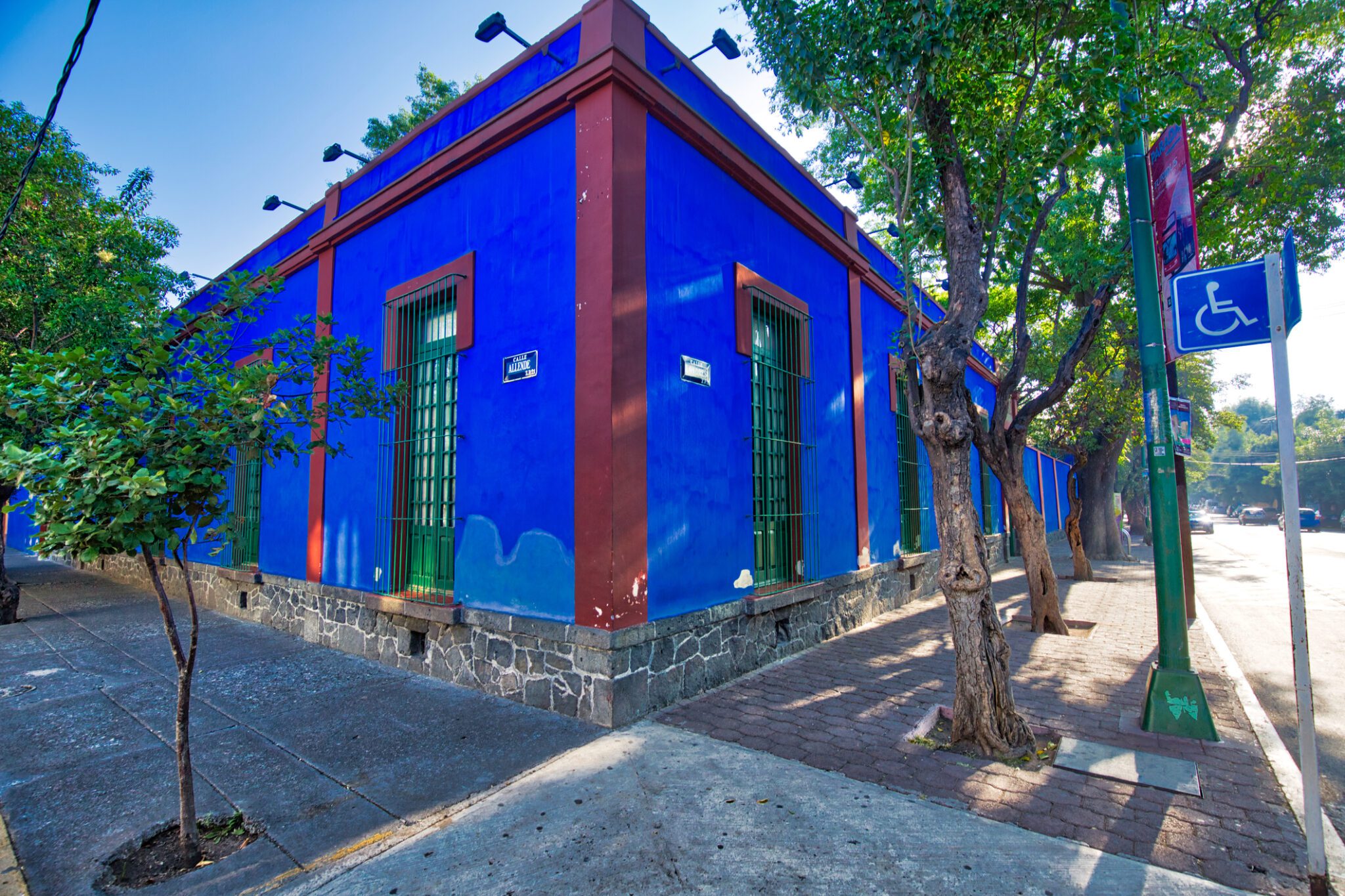 What Is La Casa Azul: The Home of Frida Kahlo?